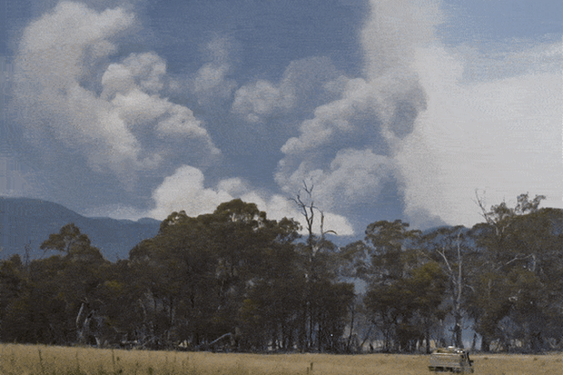 Grampian bushfire: Victorian firefighters race to control giant ...