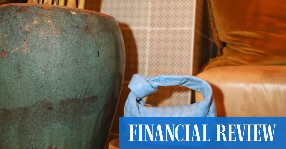 Restaurant purse stools for luxury handbags are becoming widespread ...