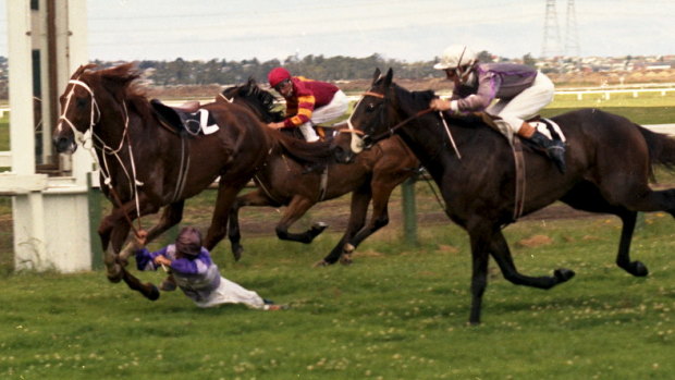 Jockey's horsemanship adds new meaning to hanging on for victory