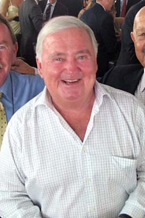 Sports commentator Billy J Smith dies after a fall