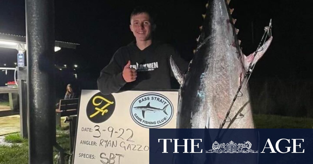 Victorian teen reels in whopping 135-kilogram tuna off Mornington Peninsula