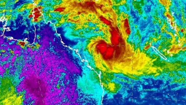 Cyclone off Queensland coast intensifies, tracks south