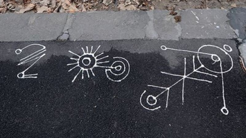 The story behind the cryptic drawings appearing on Melbourne footpaths