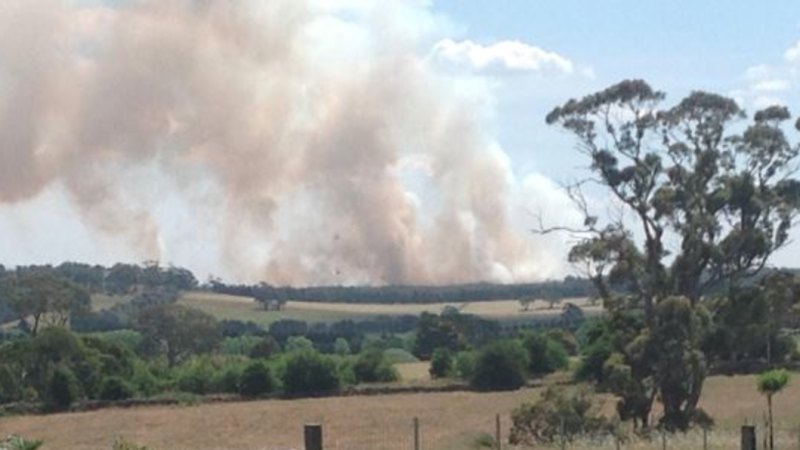 Buninyong: Bushfires burning out of control threatening homes at ...