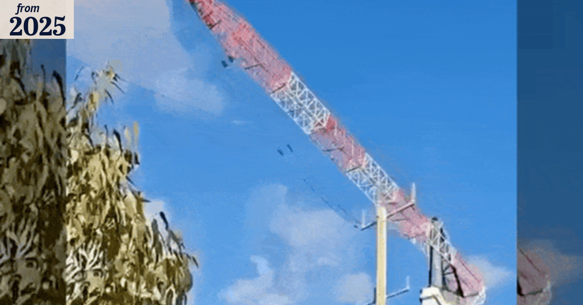Derrimut crane collapse: Driver trapped after crane collapse in ...