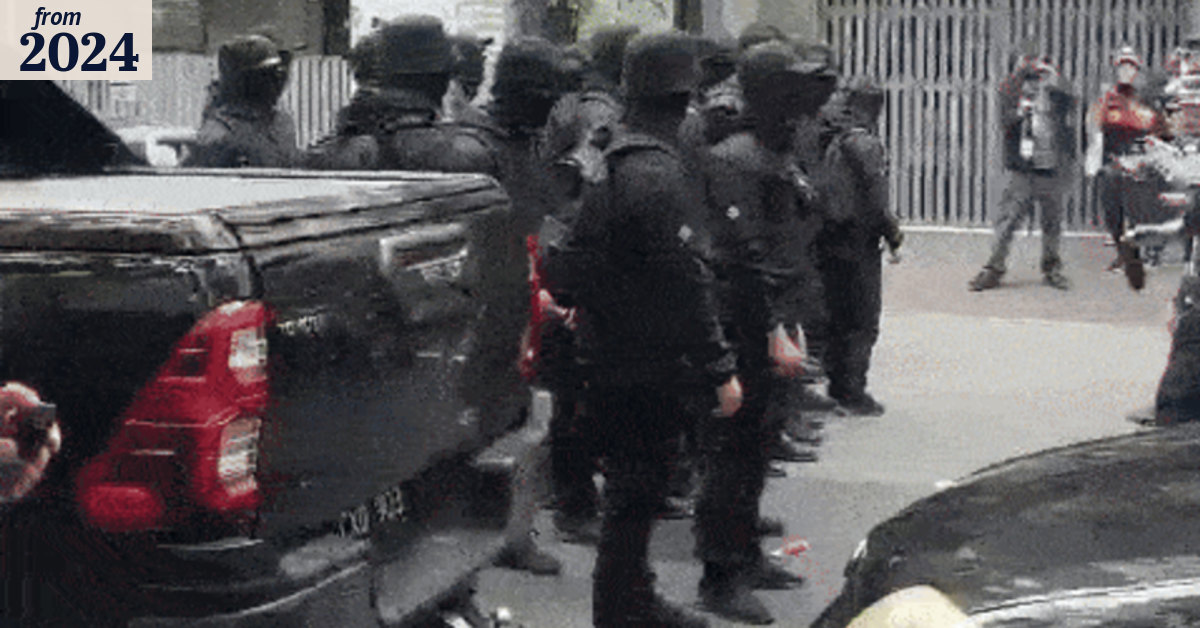 Melbourne refugee protest in Docklands disrupted by neo-Nazis