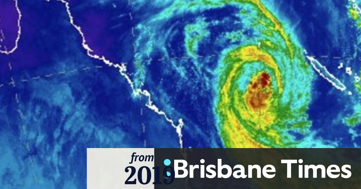 Cyclone Oma first to close in on Brisbane in almost 30 years