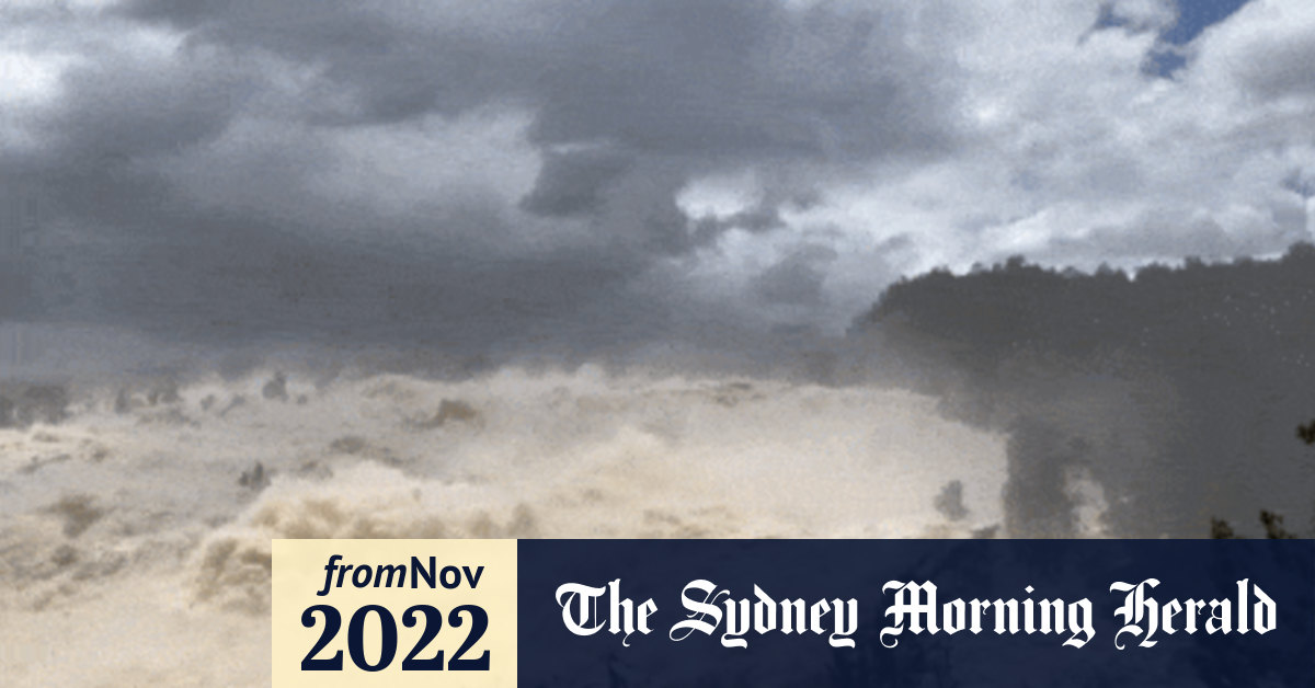 Molong floods: Wyangala Dam overflows; Eugowra residents rescued