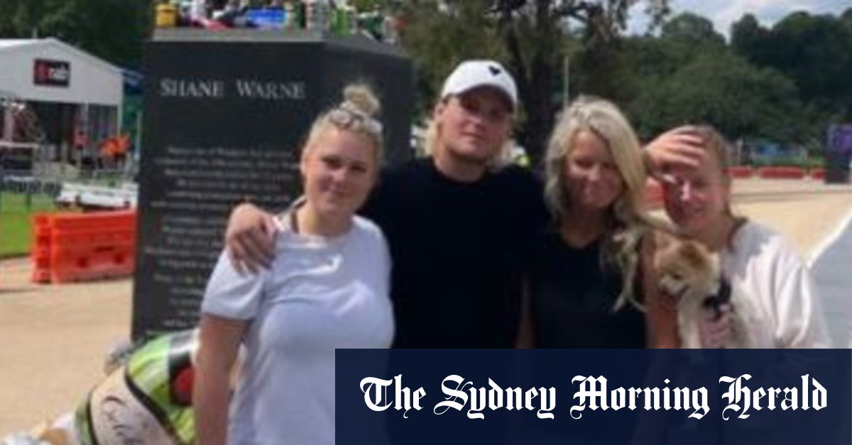 Shane Warne’s children, ex-wife visit makeshift MCG memorial