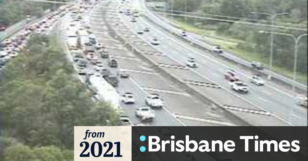 40 minutes to move 2km: Bruce Highway accident delays Brisbane commuters