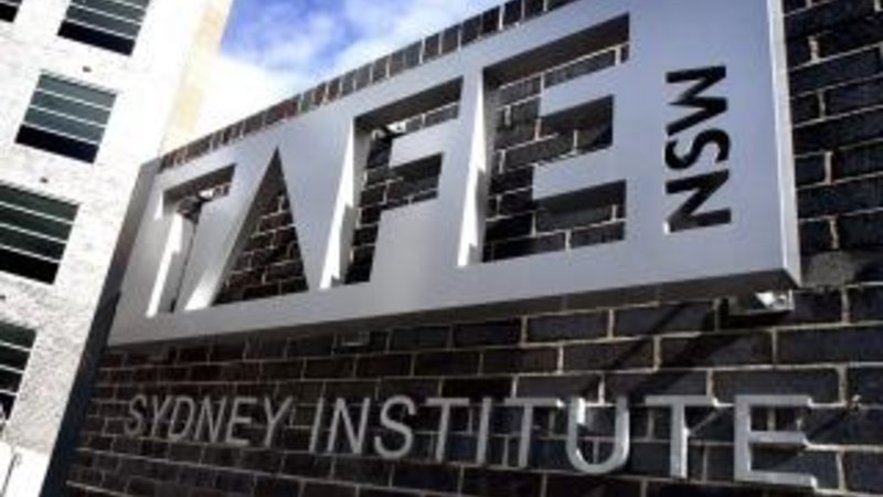 TAFE inquiry to look at new uni partnerships and 'micro-credentials'