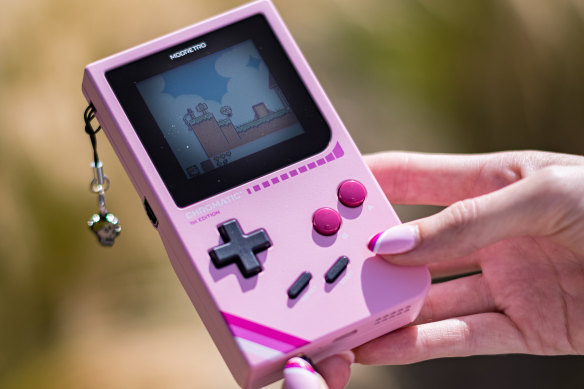 Modretro Chromatic review: The modern Game Boy Colour replacement is ...