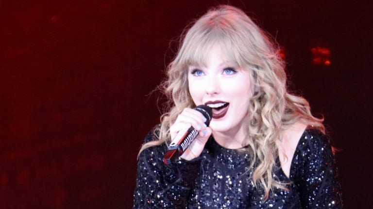 Taylor Swift plays Reputation hits on 2018 tour in Brisbane at Gabba