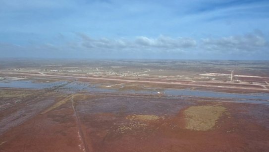 Tropical Cyclone Narelle: Tourists evacuated from Exmouth after cyclone ...
