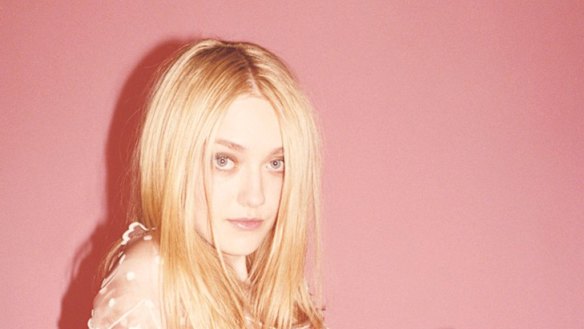 Dakota Fanning perfume ad banned