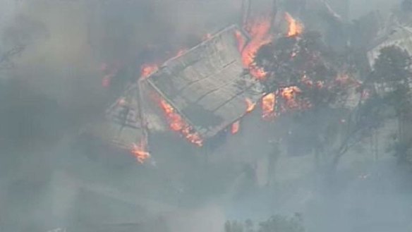 Katoomba bushfire destroys one home