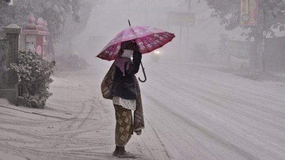 Java volcano eruption: Two dead as 'gravel rain' falls
