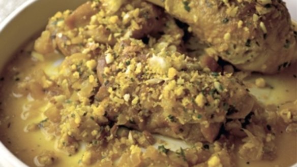 Pollo en pepitoria - chicken with almonds and egg yolk