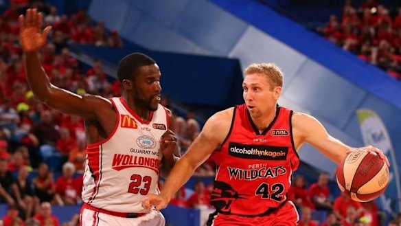 Perth Wildcats go one up on Wollongong Hawks