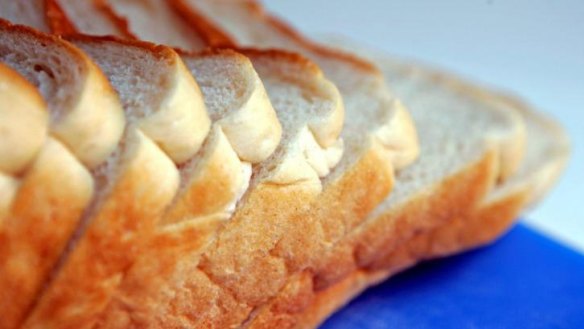 Woolies, Coles slash store-brand bread to 85¢ in discounting battle