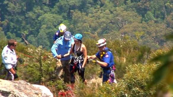 Abseiler falls to his death, girlfriend rescued in Blue Mountains accident