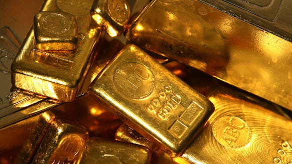 Gold befuddles Bernanke as banks still buy