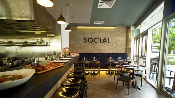 Social dining on the Gold Coast