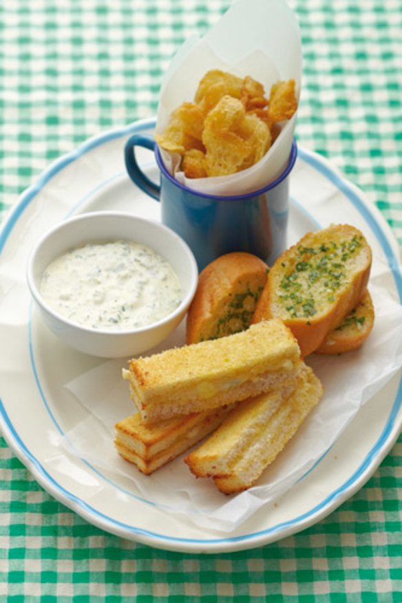 Toasted cheesy soldiers