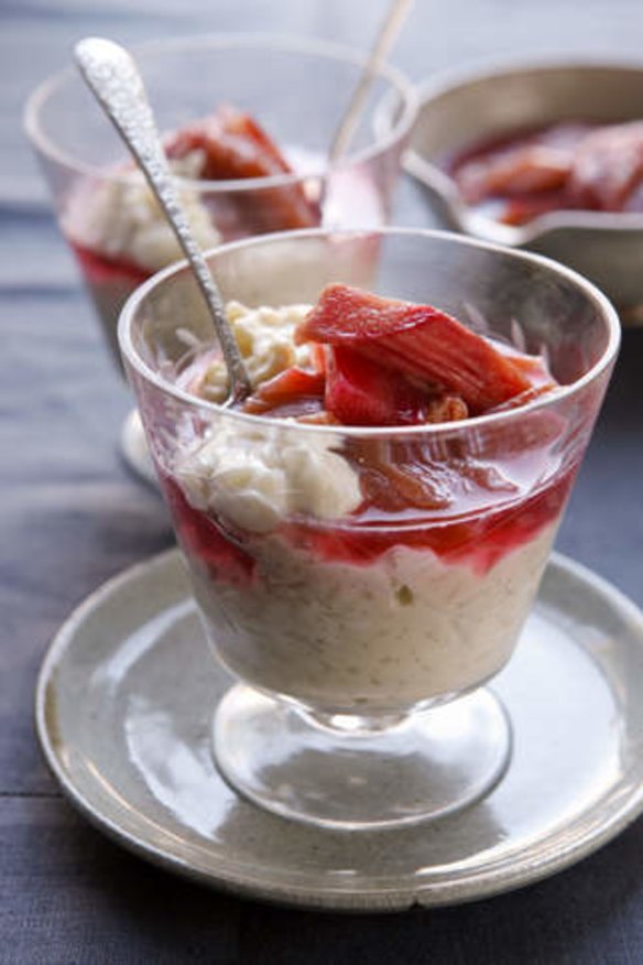 Creamed rice with stewed rhubarb