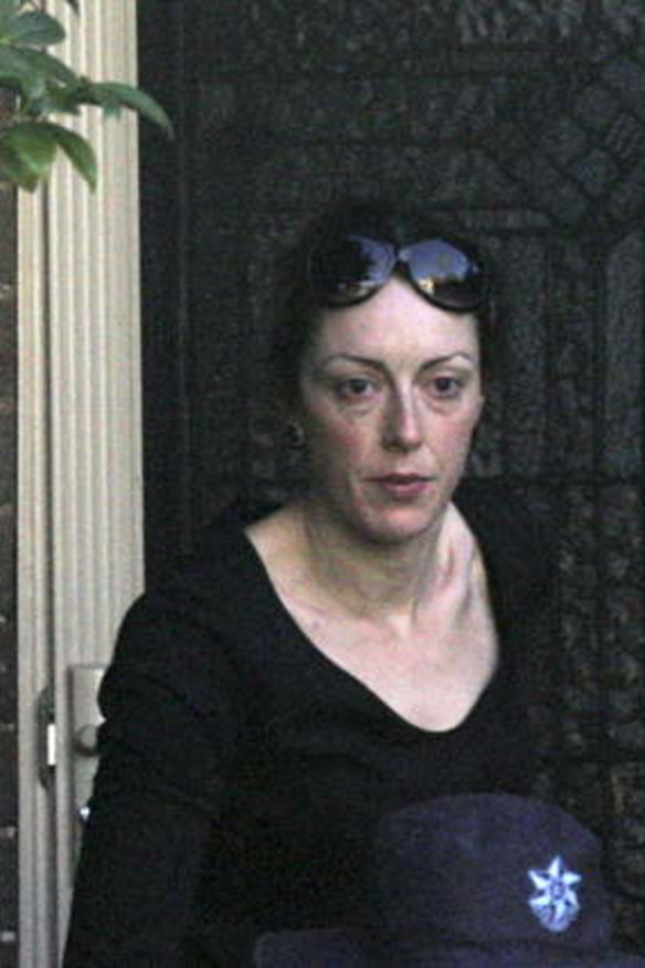 Backyard blue: ICAC called over councillor's fence
