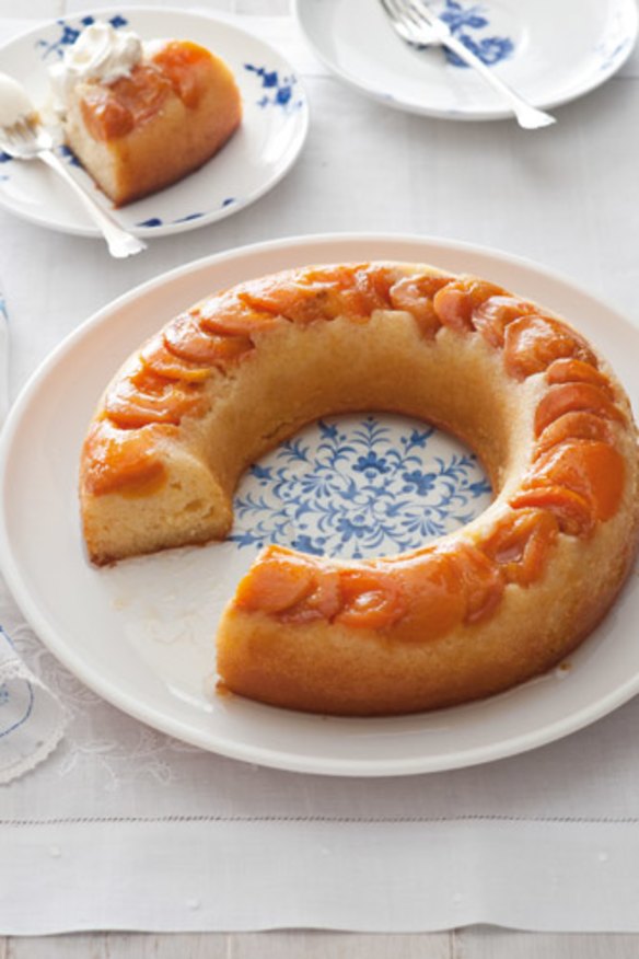 Lemon and apricot savarin