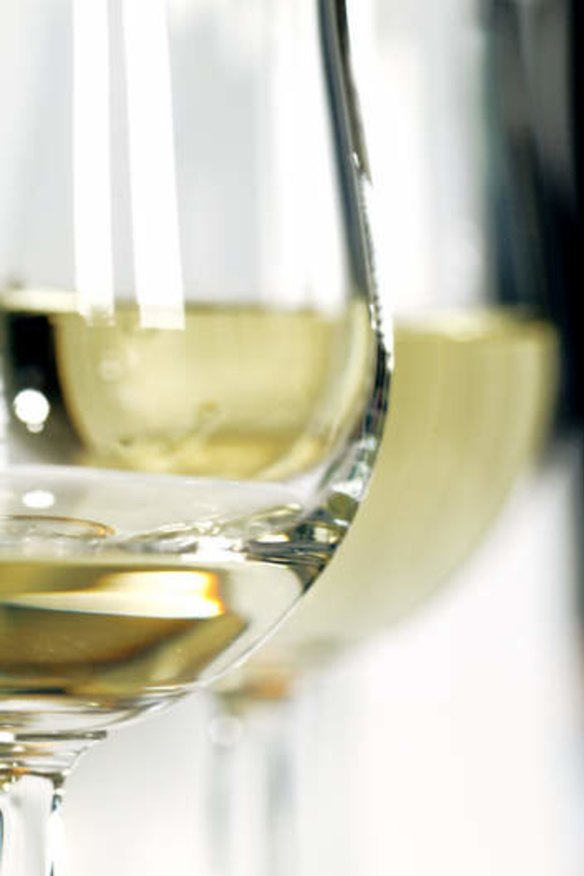 Is it uncouth to serve wine on the rocks?