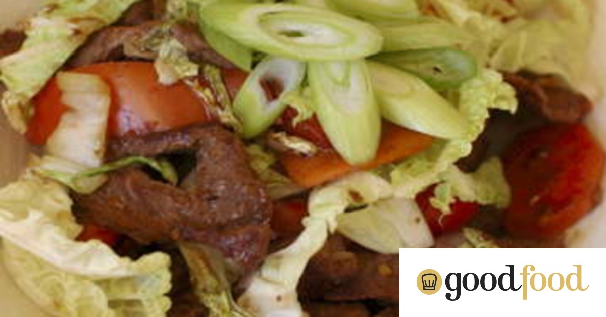 Stir-fried beef with wombok and chilli