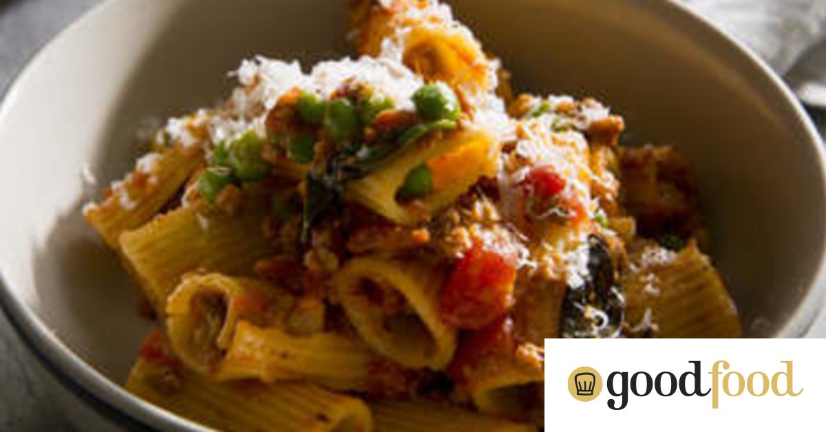Ragu alla bolognese with peas and basil