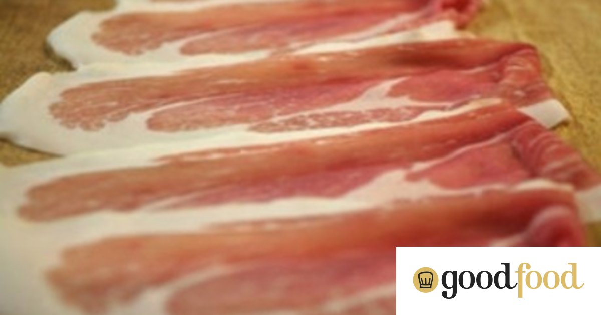 Rotelle with prosciutto, sour cream and chives