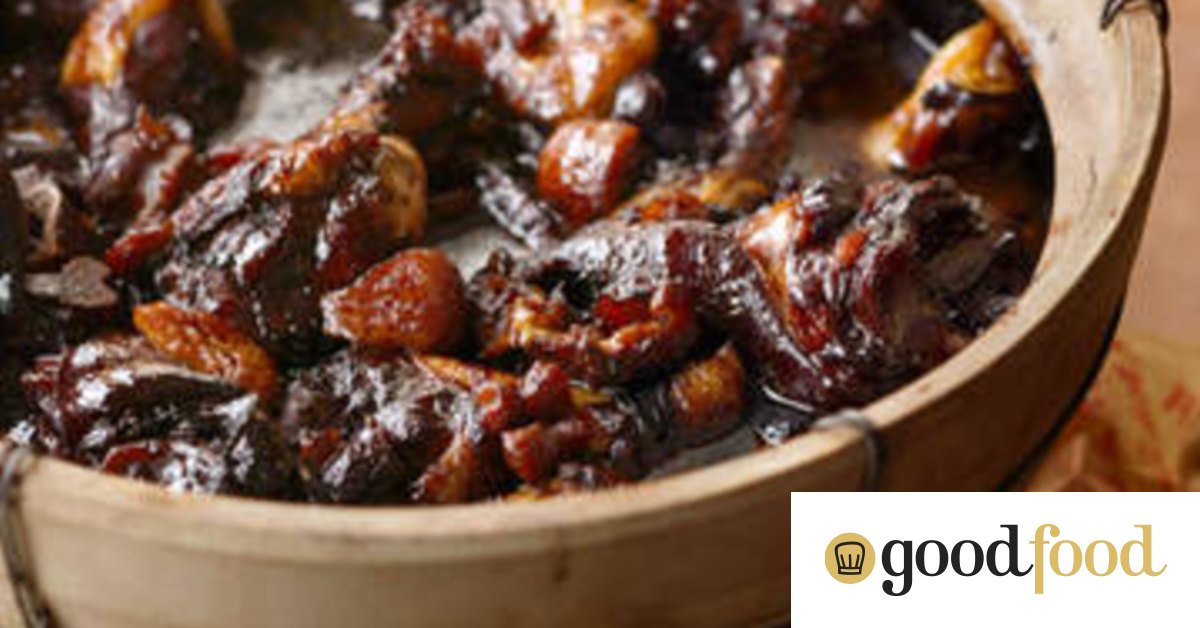 Red cooked trotters with chicken wings and chestnuts