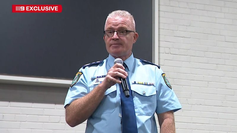 Mal Lanyon returns to police academy to swear in new cops