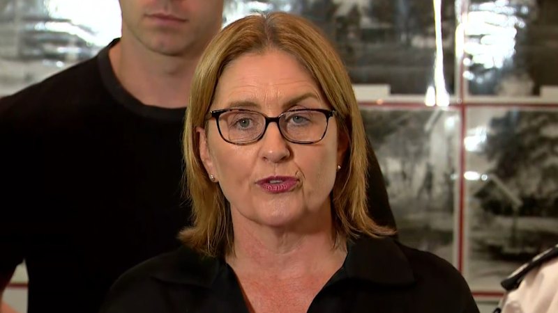 Victorian premier heckled by locals in bushfire zone