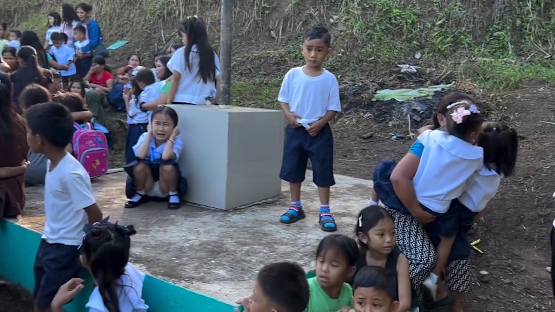 School children scream, run for cover as structure collapses during ...