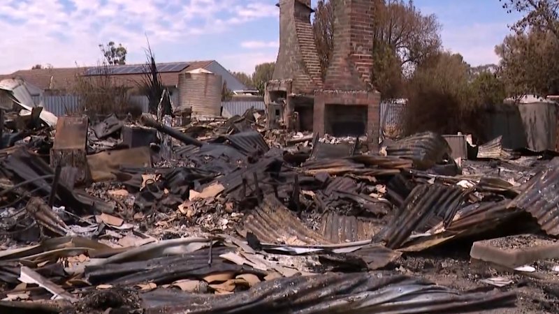 Desperate attempts to save homes from Natimuk blaze