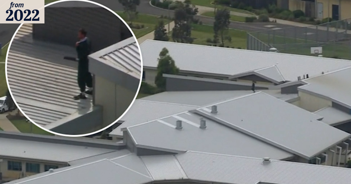 Inmate sparks major security operation by climbing roof of Melbourne prison