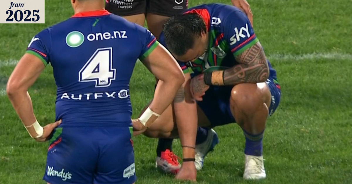 Warriors pair taken out in friendly-fire head clash