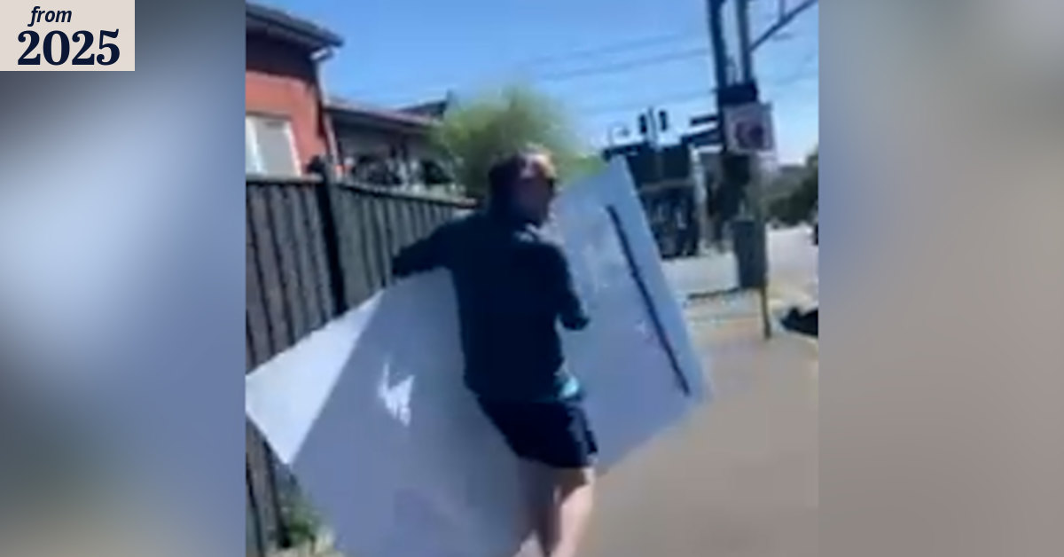 Monique Ryan's husband appears to remove a sign supporting her Liberal ...
